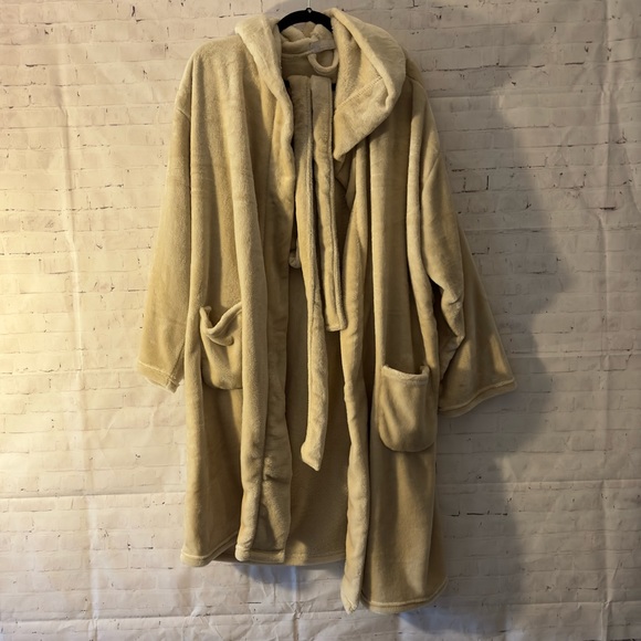 summer & rose | Intimates & Sleepwear | Nwt Summer Rose Robe | Poshmark